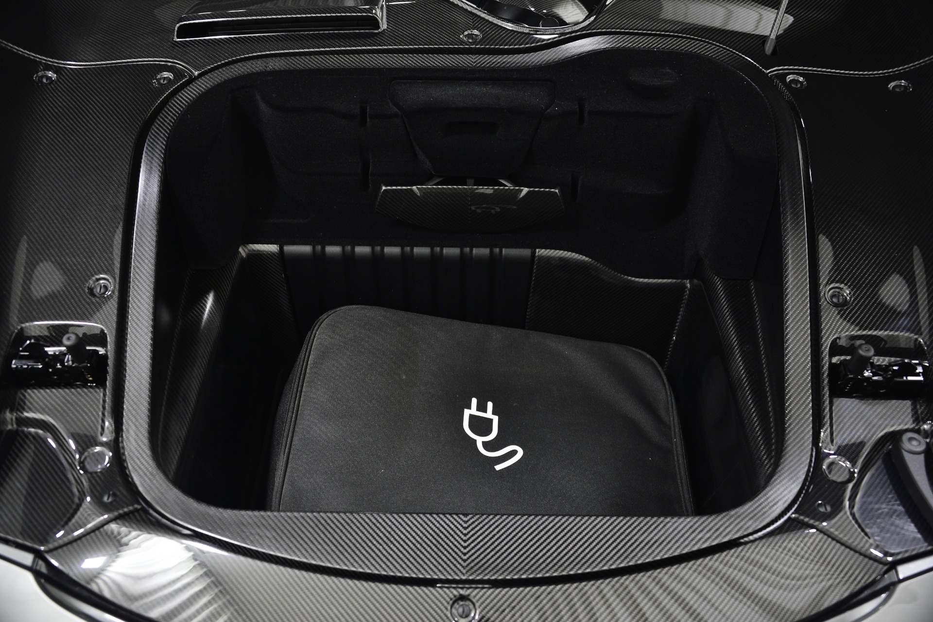 Porsche 918 Spyder Trunk