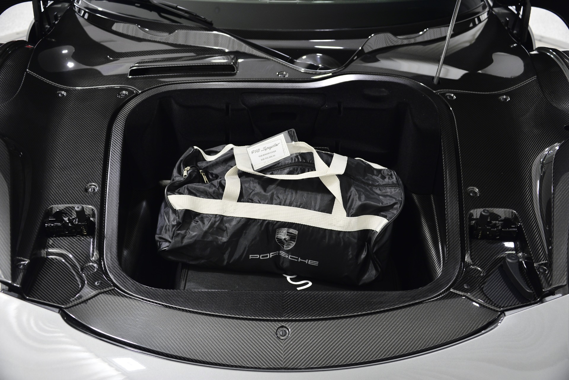 Porsche 918 Spyder Trunk