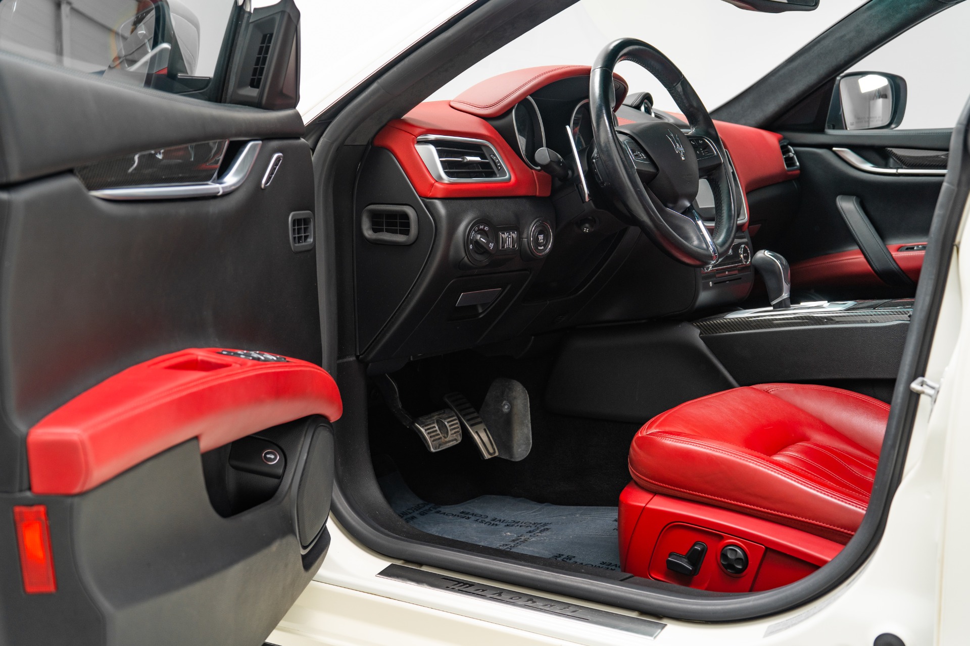 Maserati Ghibli Red Interior