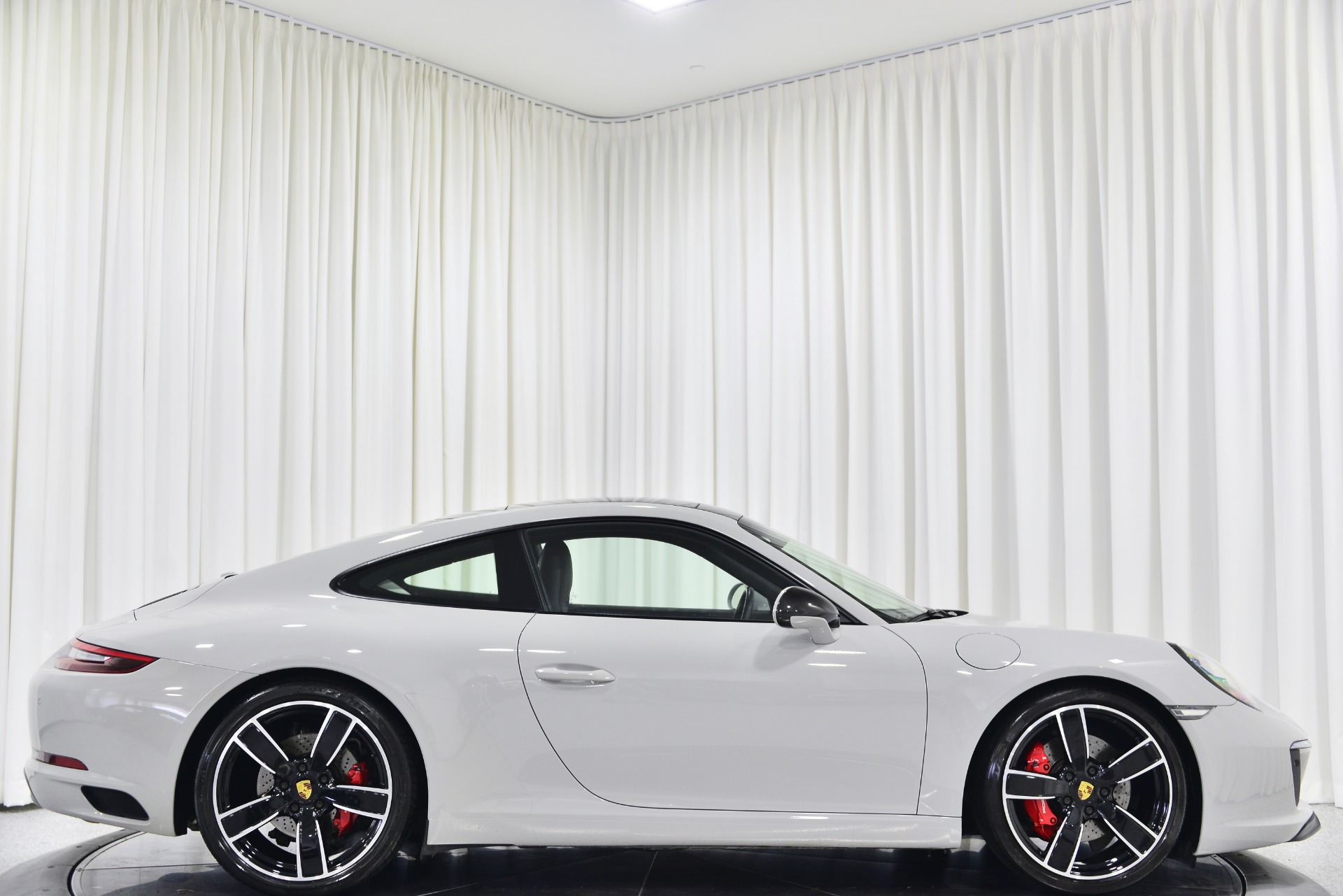 Porsche 911 Carrera 4s White