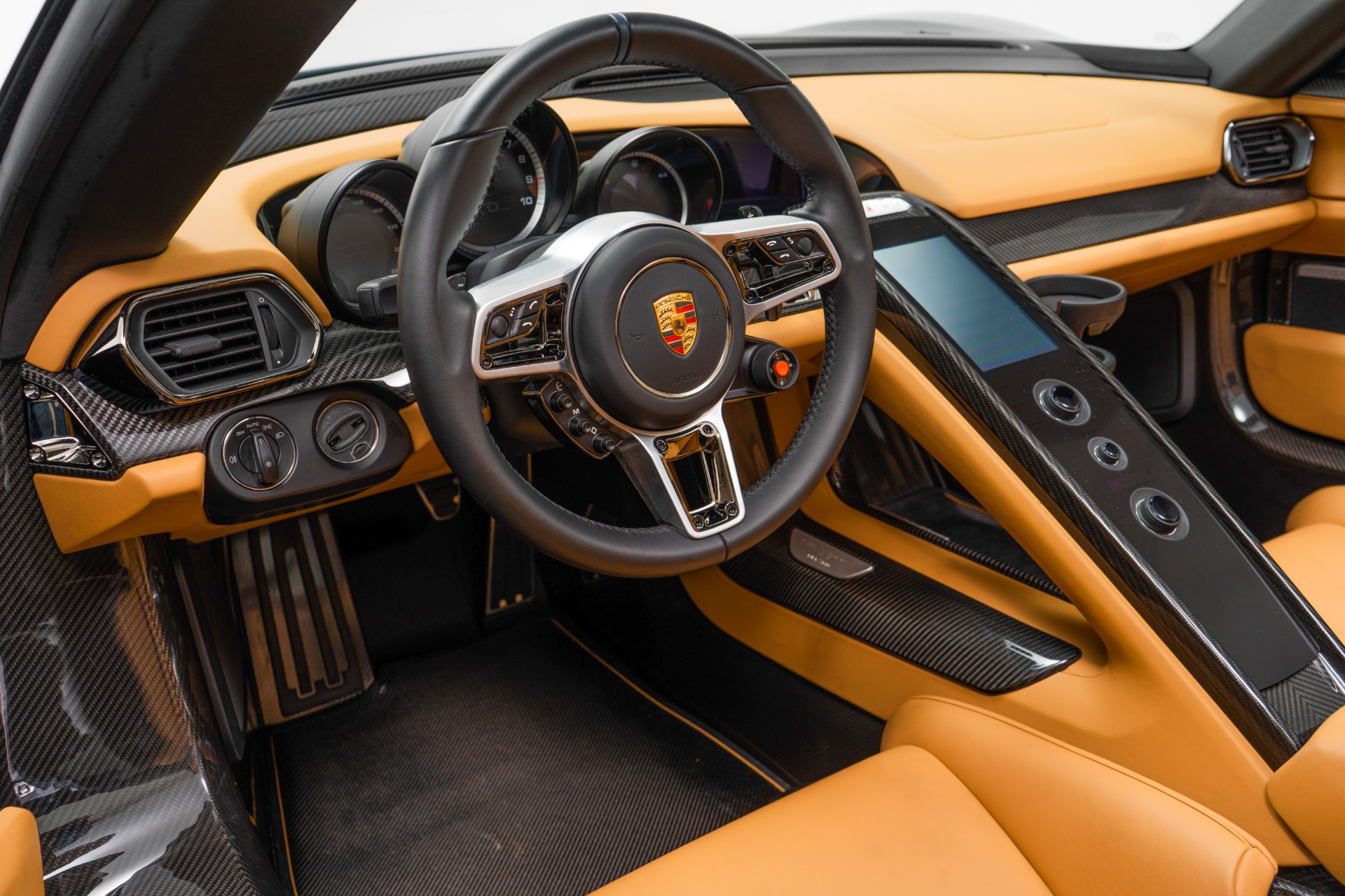 Porsche 918 Interior
