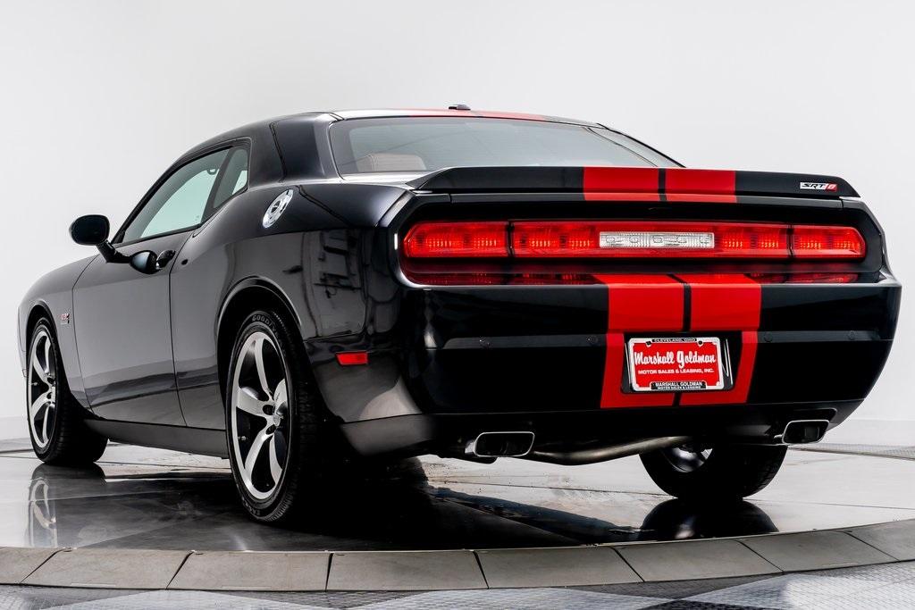 Challenger 2022 Srt8 Red