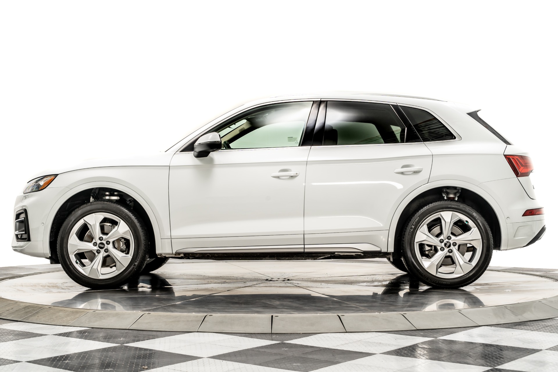 Dakota Gray Audi Q5