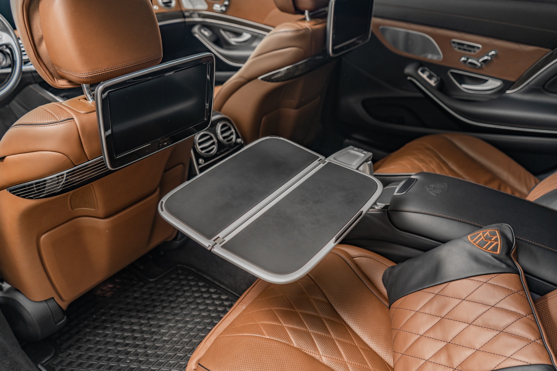 Maybach Interior 2017 | Cabinets Matttroy