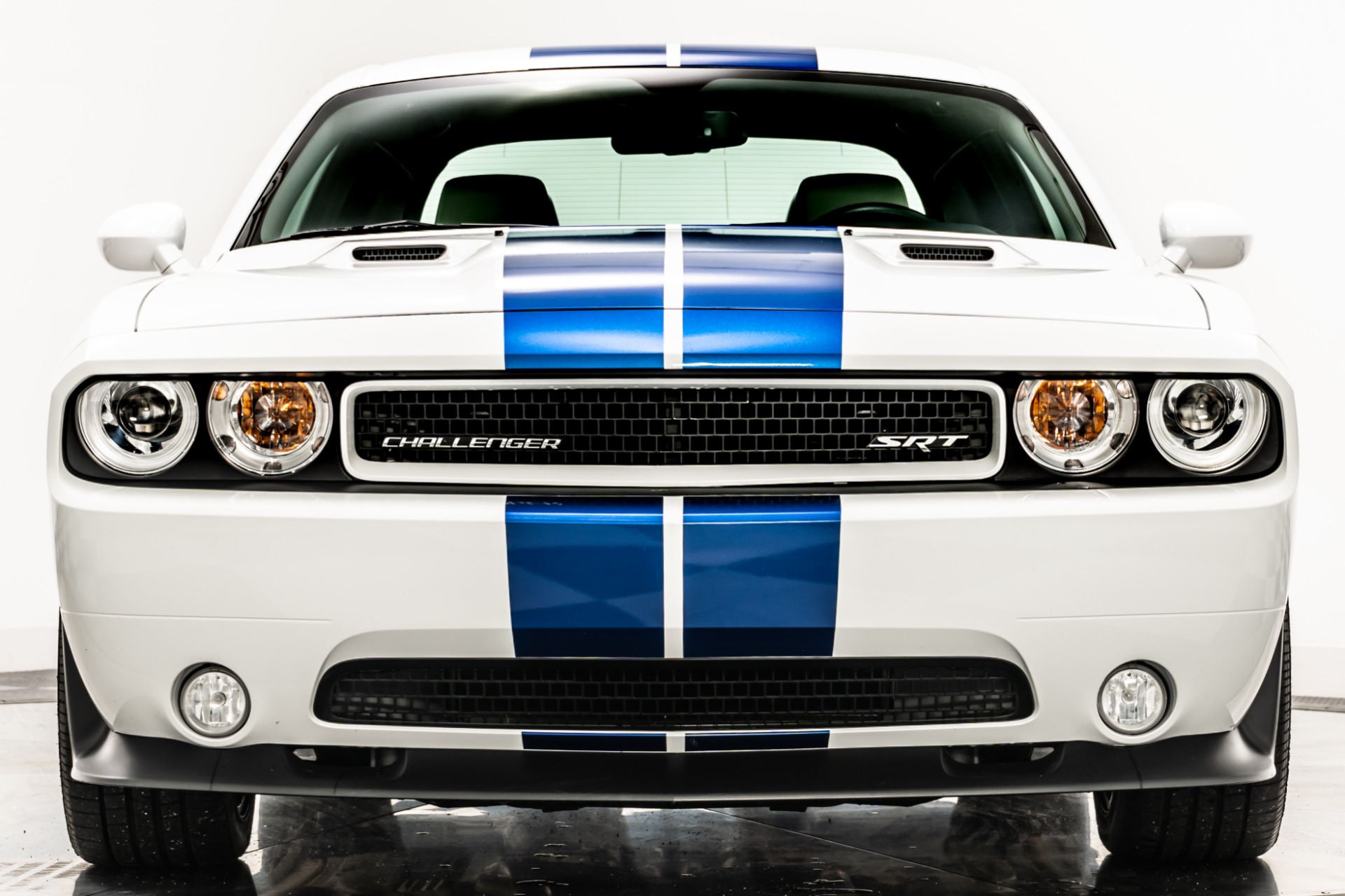 2011 Dodge Charger Srt8 White