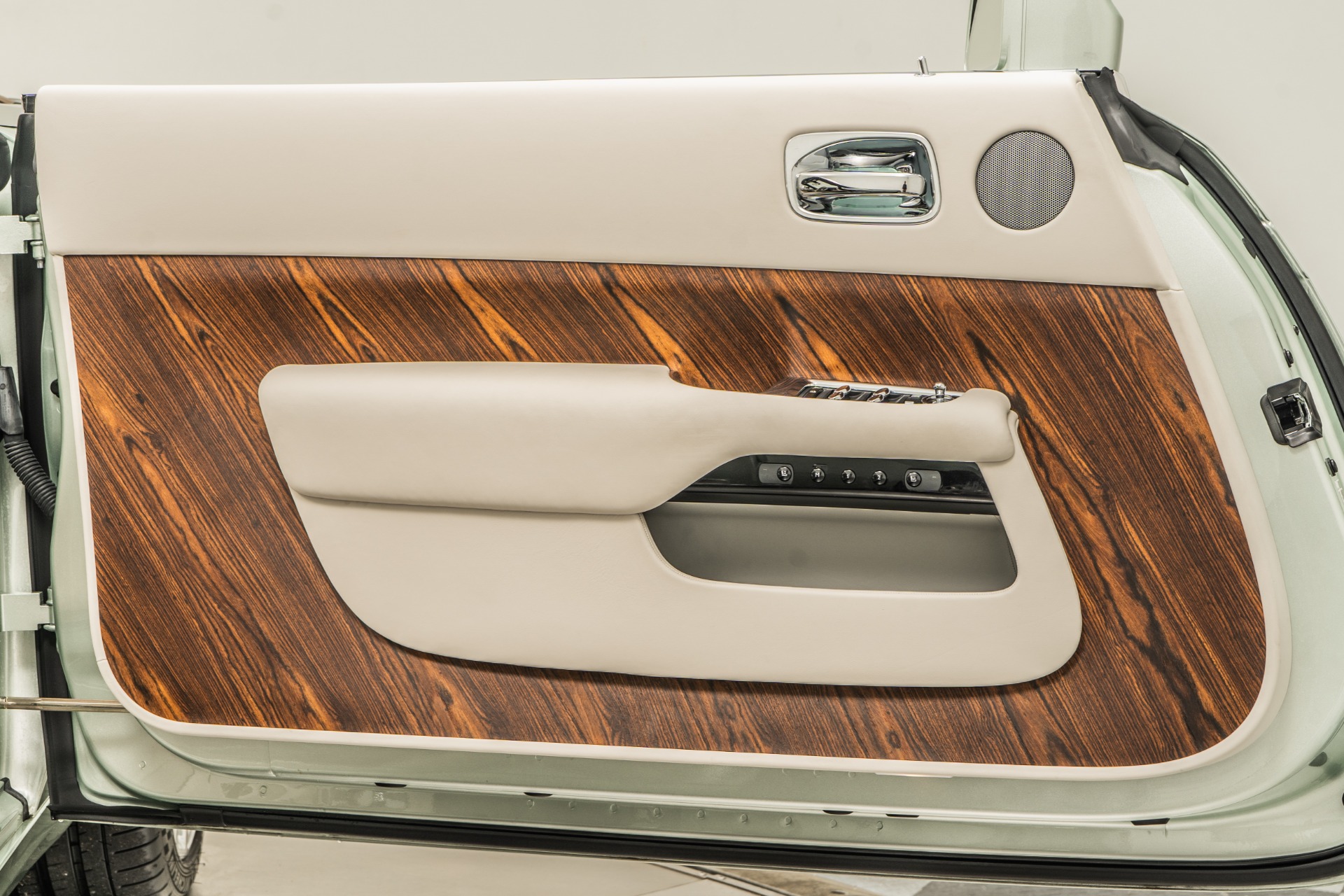 Rolls Royce Negra Mimosa Wood Rolls Royce Cullinan Buyers Guide