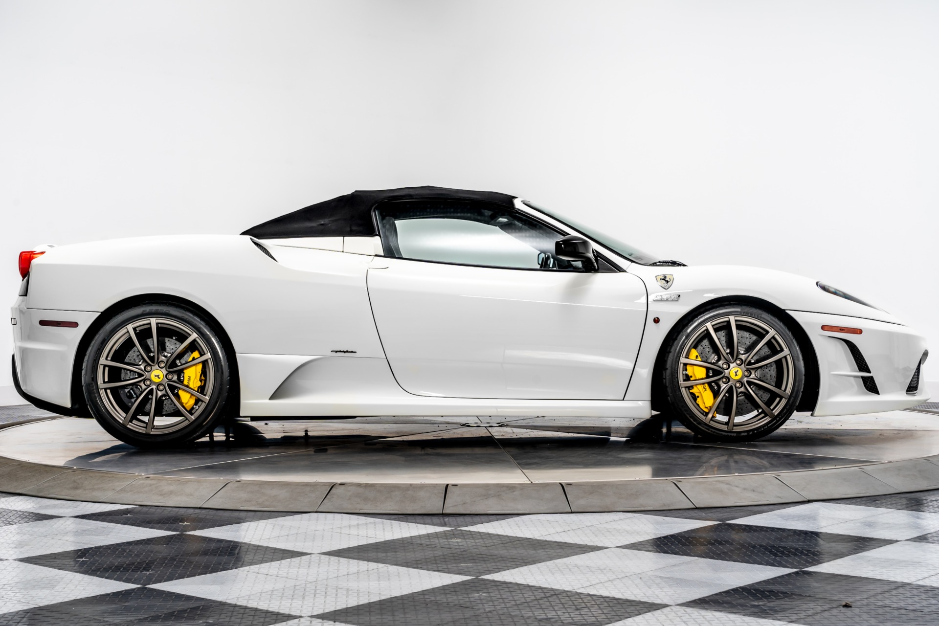 White Ferrari F430 Scuderia